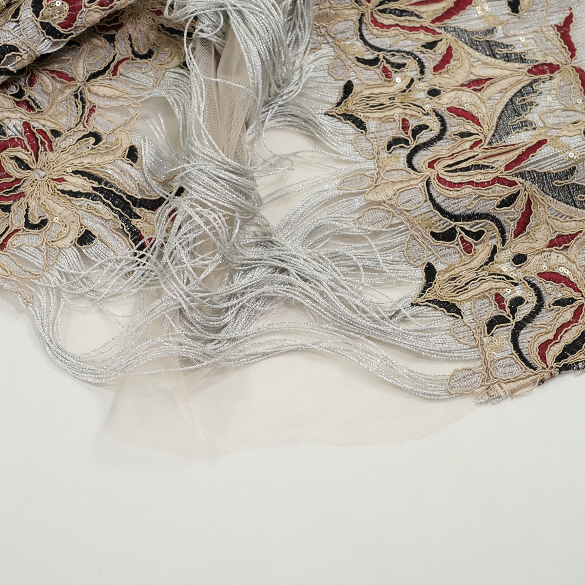 Dantela accesorizata