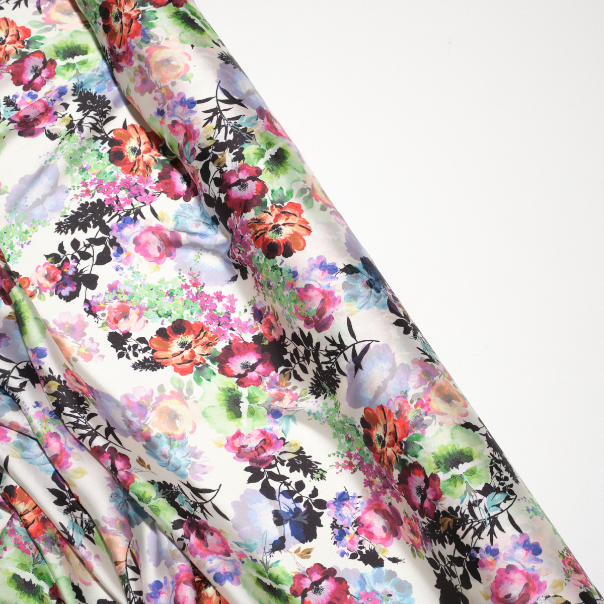 Matase imprimata digital cu motiv floral multicolor