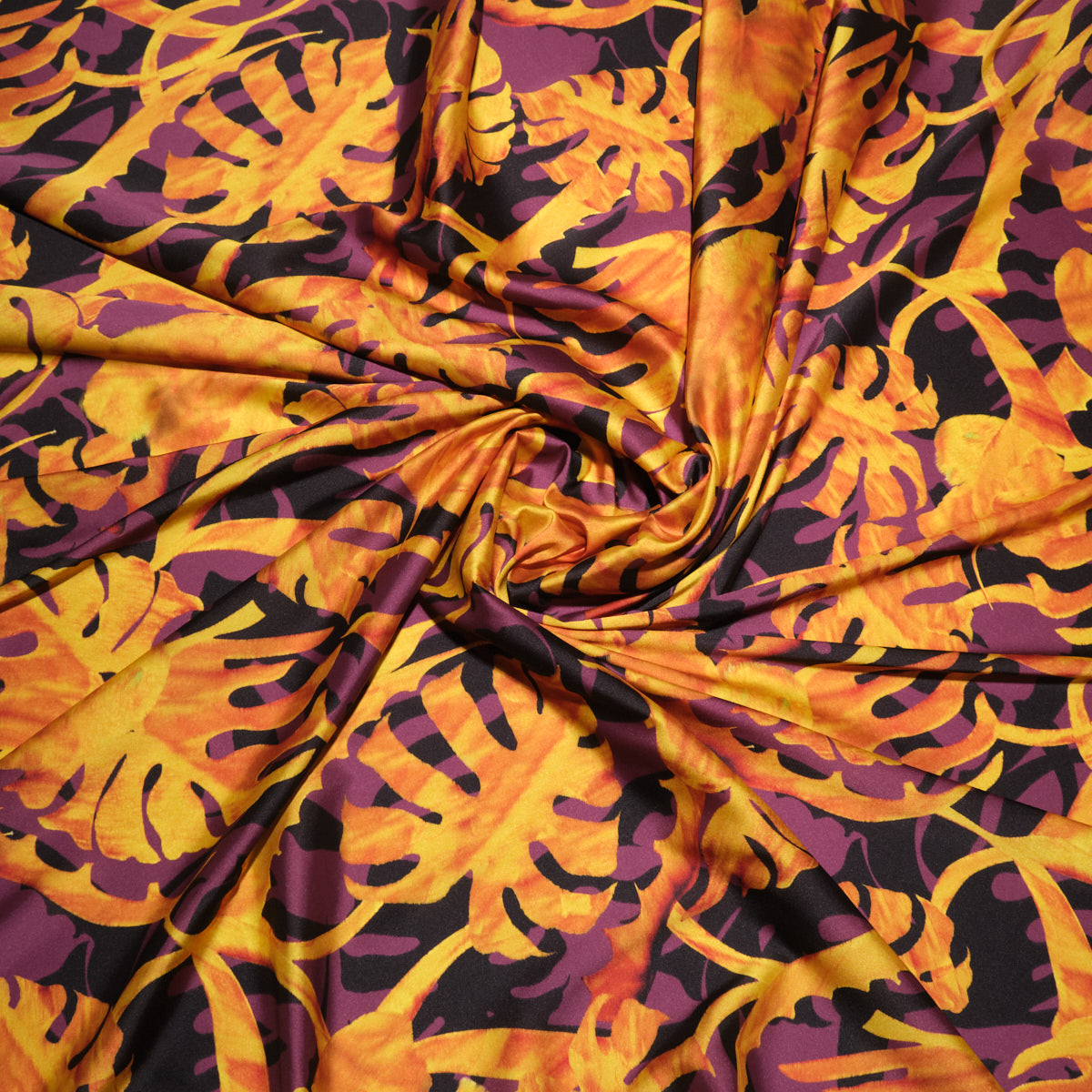 Matase imprimata digital motiv abstract frunze pe fundal mov