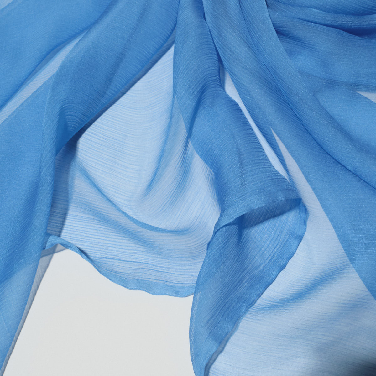 Voal de matase naturala creponat (muselina) albastru azur