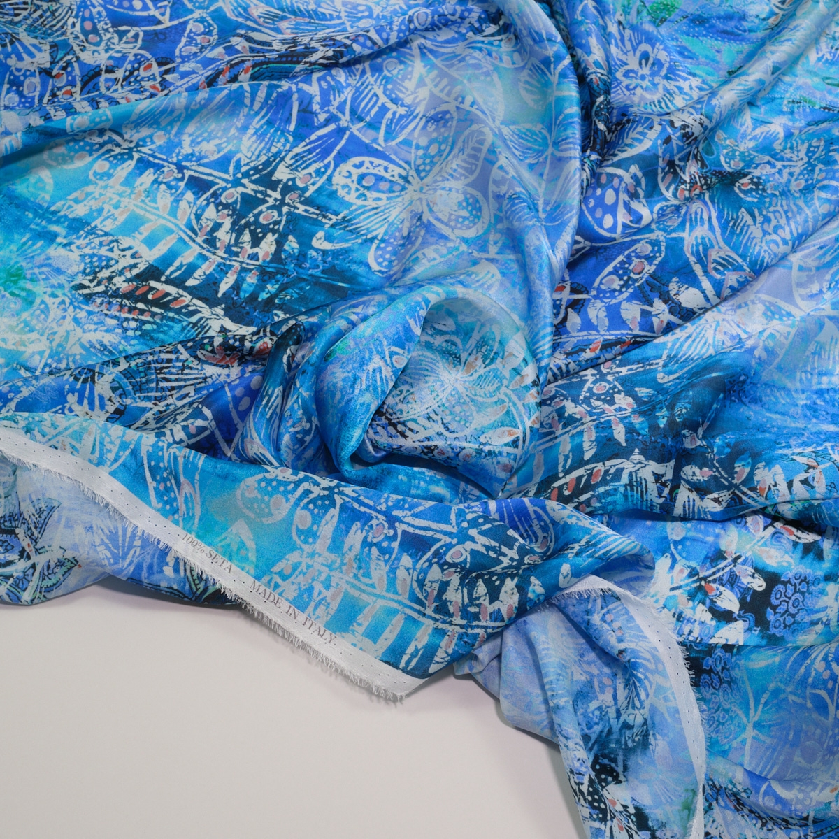 Voal de matase naturala imprimat cu motive florale